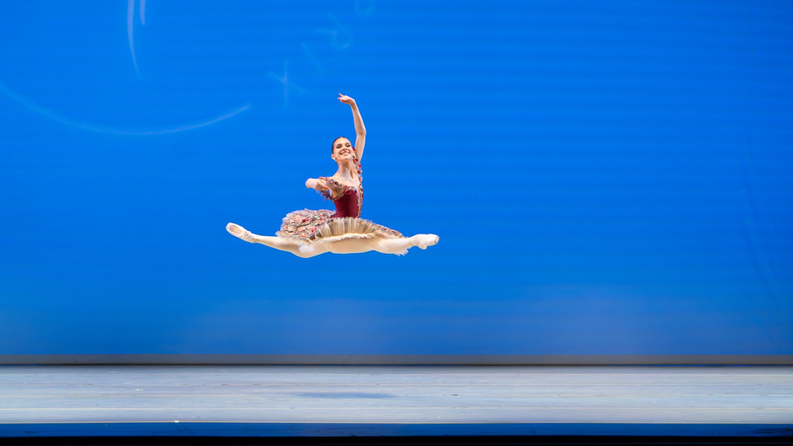 Bailarinos do Basileu França conquistam bolsas em maior competição de ...